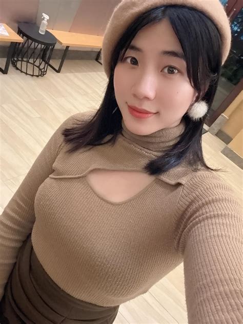 發現今天沒自拍🤳 運動前拍一下😆 秋冬穿搭