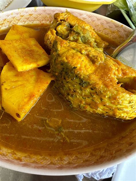 แกงส้มปลากระพง • ร้านอาหารใต้แท้ๆ รสชาติเข้มข้น ข้าวหอมพร้อมผักเคียง