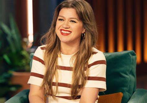 Kelly Clarkson Debuts A Short Bob Haircut