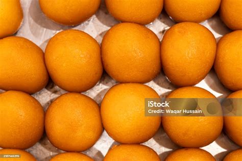 Lalmohan 또는 Lal Mohan 질감 근접 촬영 인도 파키스탄 및 방글라데시 과자 디저트의 평면도 0명에 대한 스톡 사진 및 기타 이미지 Istock