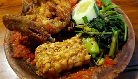 Jelajahi Spot Kuliner Legendaris Sekitar Alun Alun Mojokerto Berikut Ini