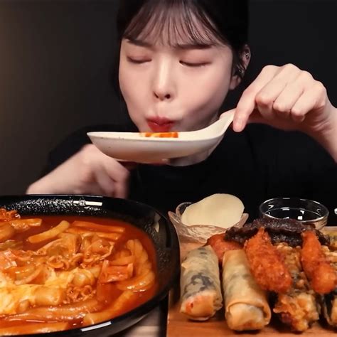 Boki Asmr Mukbang Eating Show Patty Cheese Chicken Meat Meat Hamburger Hello Everyone