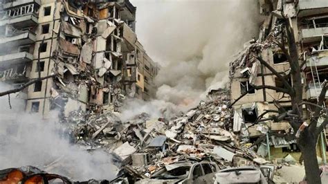 У Дніпрі внаслідок влучання ракети в багатоповерхівку поранено 60 людей Новости Section Ukr Net