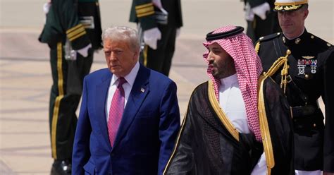 Трамп пристигна во Саудиска Арабија на своето прво големо меѓународно патување во вториот мандат