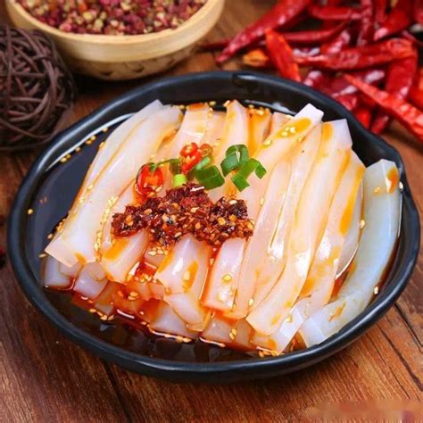 夏季消暑的美食之一刮凉粉 知乎
