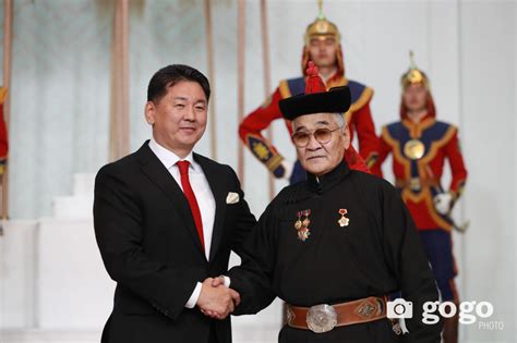 Ардын жүжигчин П Цэрэндагва Н Сувд нар ХӨДӨЛМӨРИЙН БААТАР цол хүртлээ