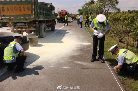 交警开展交通事故应急处置演练