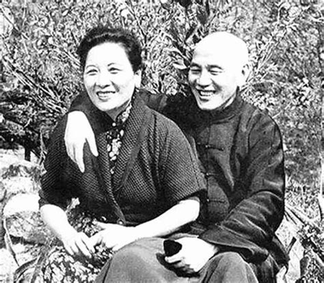 宋美齡看到蔣介石的遺囑，心灰意冷的去美國了，臨終前說了5字 每日頭條