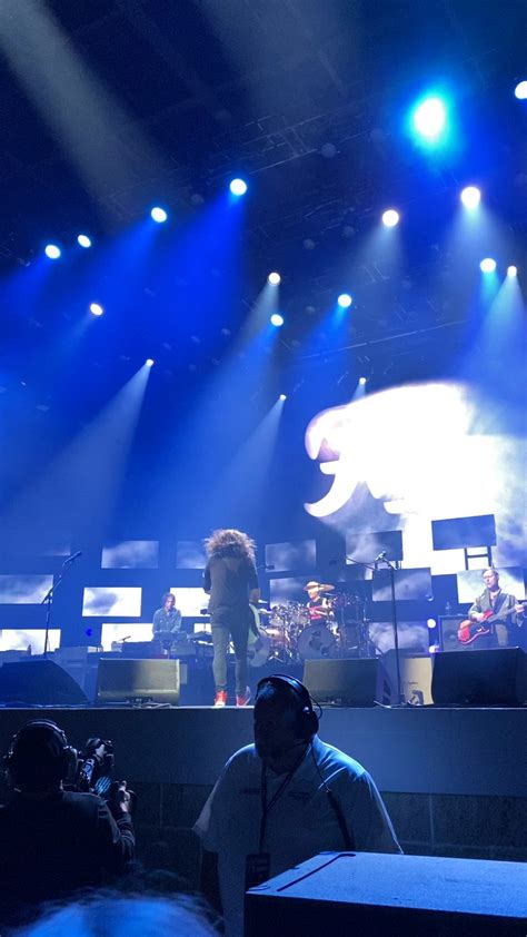 Josh Ditching His Stick During Times Like These R Foofighters