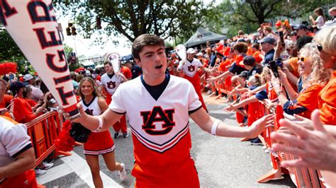 Auburn Cheerleader Levels Oklahoma Player At Game Video