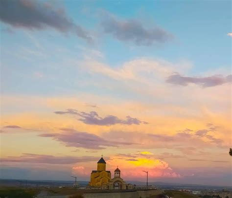 ივერიის ყოვლადწმინდა ღვთისმშობლის ხატის სახელობის ტაძარი მახათას მთაზე Is At ივერიის
