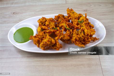 인도 스낵 티타임 스낵 파코다 칸다 바지 또는 피아스 파코다 리드 양파 파코라 제공 0명에 대한 스톡 사진 및 기타 이미지 0명 Salty Snack 거리 Istock