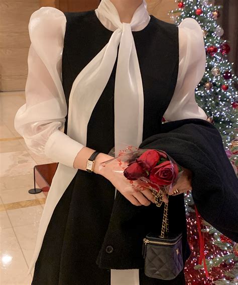 러브썸원 하객룩 아르테 오간자 새틴 시스루 리본 타이 블라우스