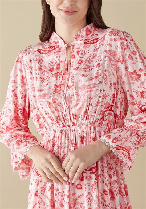 تسوقوا ثوب نوم بأكمام طويلة وأربطة وطبعات زهرية للنساء أونلاين