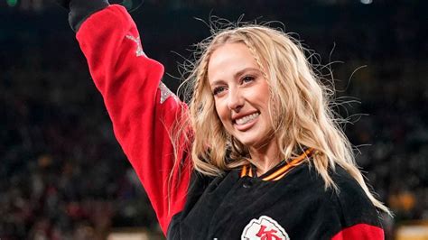 Modern Day Powerhouse Brittany Mahomes Named Sports Illustrated Swimsuit Rookie See The Looks