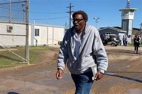 Preso Aos Por Homic Dio Recebe Liberdade Condicional Ap S Anos Nos Eua Banda B