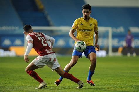 Estoril Avança Para A Contratação De João Basso Mas Tem Concorrência