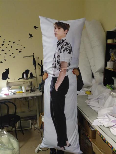 Подушка дакімакура K Pop джин Bts декоративна ростова подушка для обіймання двостороння — ціна