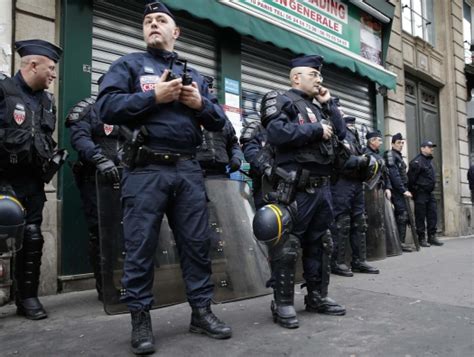 Десятки тысяч полицейских будут охранять выборы во Франции — Haqqin
