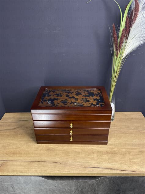 Деревянная шкатулка для украшений Шкатулки для украшений