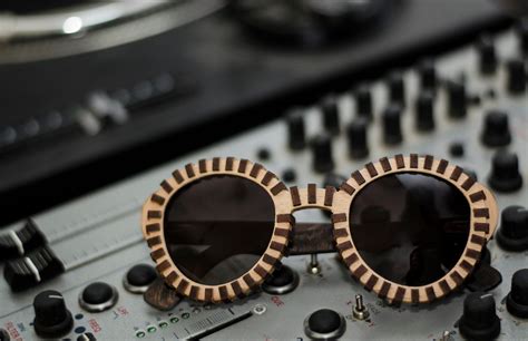 rota dentata wooden sunglasses home