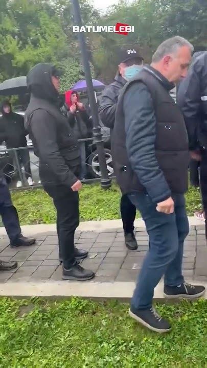 „მამაოს ლოცვის ფონზე დაგვარბიეს“ დაპირისპირება ზუგდიდში 9 აპრილის მემორიალთან Youtube