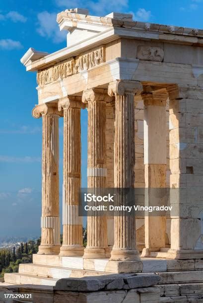 아테네의 아크로폴리스에 있는 아테나 니케 신전의 기둥 고대 그리스에 대한 스톡 사진 및 기타 이미지 고대 그리스 아테나 니케 신전 아크로폴리스 아테네 Istock