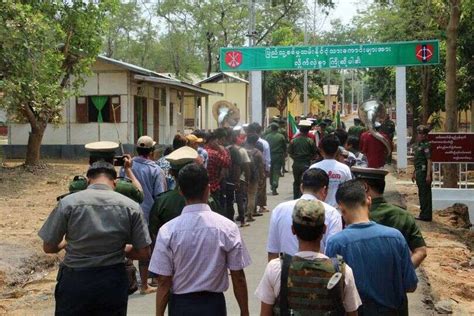 ကန့်ဘလူရှိ ကျေးရွာ ၄ ခုထက်မနည်းကို ပိတ်ဆို့ကာ ပြည်သူ ၄၀ ထက်မနည်းကို ဖမ်းဆီးပြီး စစ်သားအဖြစ