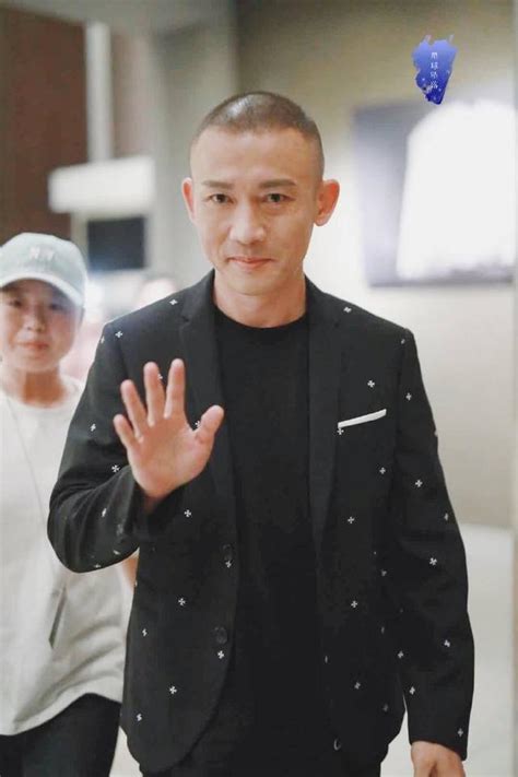 聶遠佘詩曼後台熱舞，佘詩曼性感又熱辣，聶遠雙手握拳被贊紳士手 每日頭條