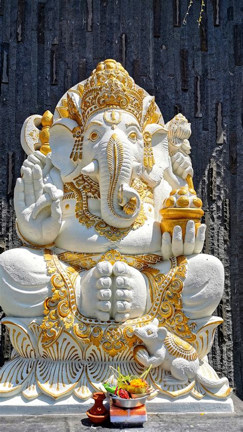 গণেশ মূর্তি বাড়িতে ভুল জায়গায় রাখছেন না তো কী কী দেখে নেবেন