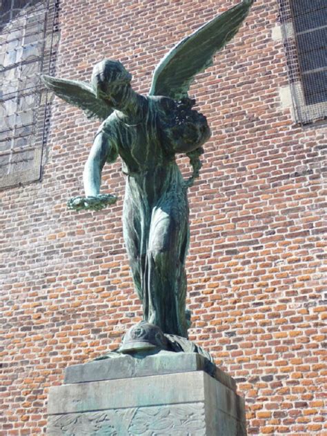 Bever Biévène Oorlogsmonument Monument Aux Morts