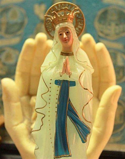 Saint Mary صور للعذراء أم النور