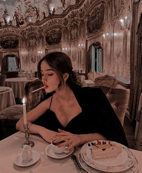 Fatima Khan Adl Kullan C N N Fgj Panosundaki Pin Kad N K Zlar Foto Raf L K Sanat