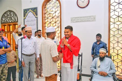 Namal Rajapaksa දික්වැල්ල මුස්ලිම් පල්ලිය වෙත ගිය