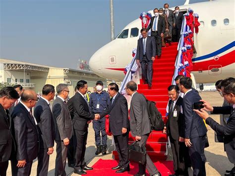 សម្តេចតេជោ ហ៊ុន សែន អញ្ជើញដឹកនាំគណៈប្រតិភូទៅដល់ទីក្រុងវៀងច័ន្ទ ប្រទេសឡាវប្រកបដោយសុវត្ថិភាព