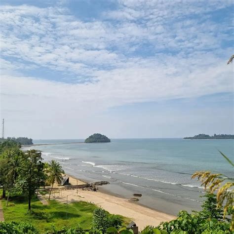 Pantai Air Manis Mengunjungi Pantai Indah Dengan Legenda Malin Kundang