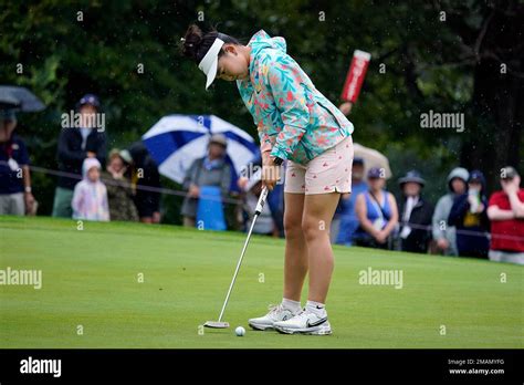 Lucy Li Putts On The First Green During The Final Round Of The Dana