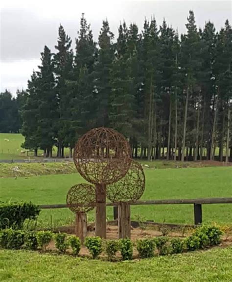 How To Make Barbed Wire Garden Balls At Amanda Litherland Blog