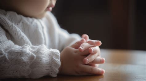 손가락으로 기도하는 아기 아기 귀여운 작은 손 고화질 사진 사진 머리카락 배경 일러스트 및 사진 무료 다운로드 Pngtree
