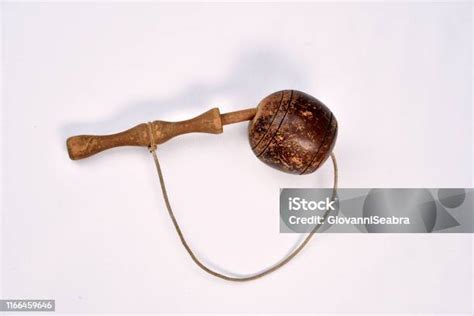 빌보케 장난감 늙은 브라질 나무 공은 흰색 배경에 밧줄로 묶여 0명에 대한 스톡 사진 및 기타 이미지 0명 기념품 디자인 Istock
