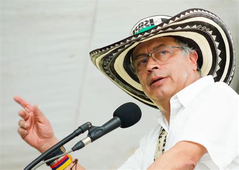 Президент Колумбії раптово скасував поїздку до Швейцарії