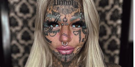 La Donna Più Tatuata Dellaustralia Fa Impazzire I Social Media Con La Sua Arte Corporea