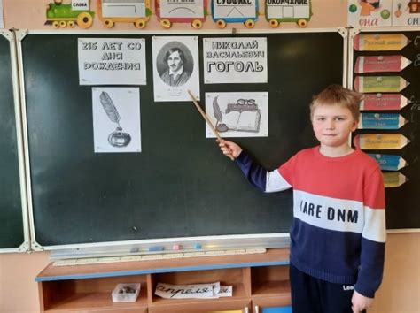 По традиции утро понедельника началось с поднятия флага и исполнения гимна Российской Федерации