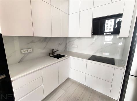 Стеновые панели для кухни под мрамор из закаленного жаропрочного стекла в Москве