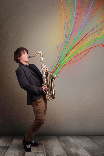 매력적인 음악가 다채로운 추상적인 라인 폭발 하면서 색소폰 연주 공연에 대한 스톡 사진 및 기타 이미지 공연 공연자 그네 Istock