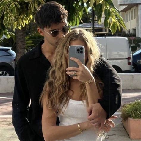 Bridget And Rhys Twisted Games Twisted Series Fotos Casal Simples Fotos Românticas Casal