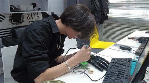 ШУТИС ийн оюутнууд ирээдүйд яриаг дохионы хэлэнд хөрвүүлэх бүтээлийг