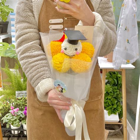 학사모 퐁퐁 비누꽃 다발💗 졸업식 입학식 아이디어스