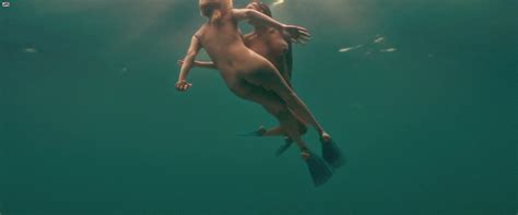Naked Kelly Brook In Piranha 3d