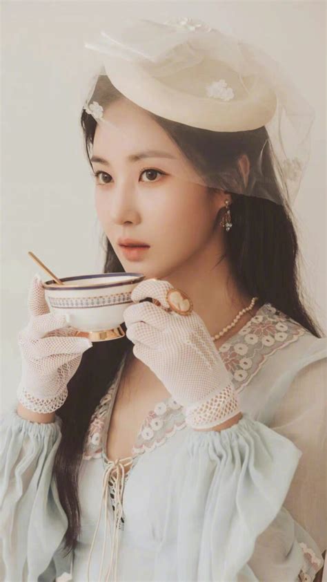 权侑莉 堆糖，美图壁纸兴趣社区